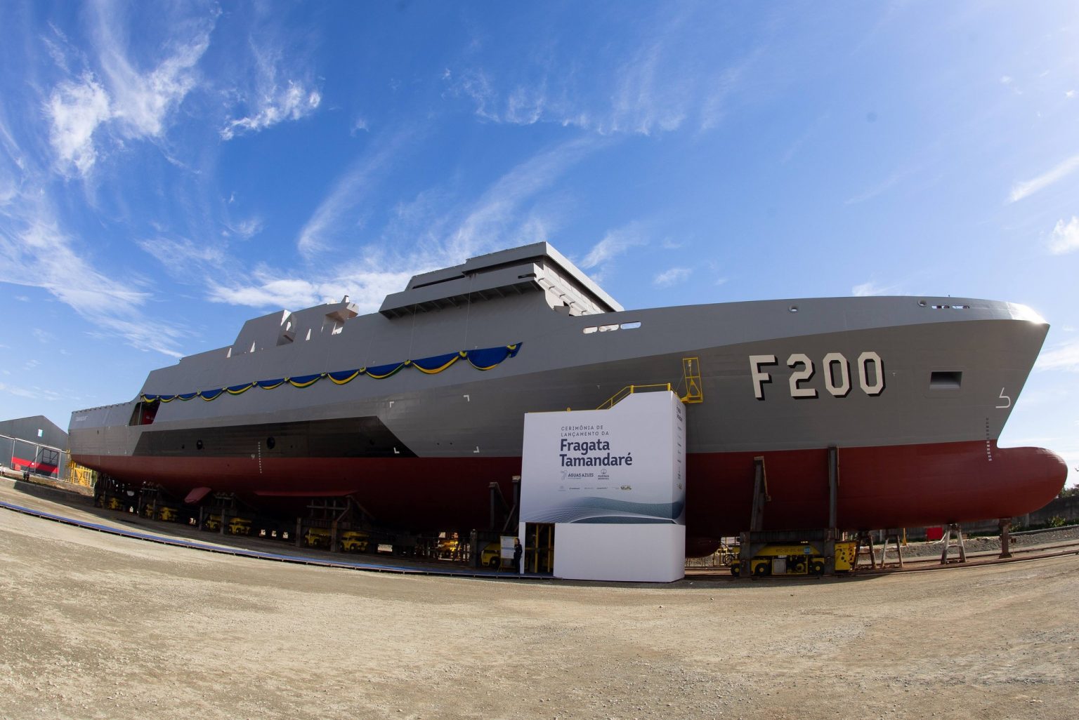 Embraer avança no setor naval com o batismo de sua primeira fragata